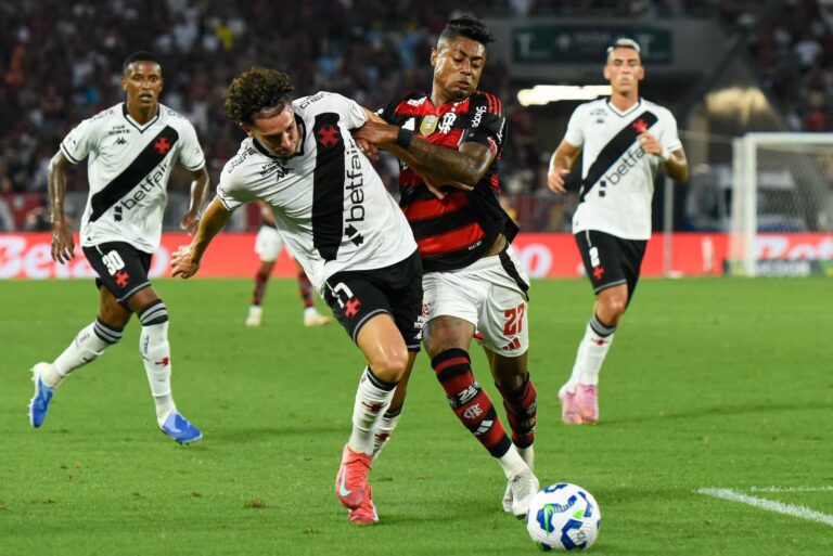 Em clássico acirrado, Flamengo e Vasco empatam em 1 a 1, no Maracanã ...