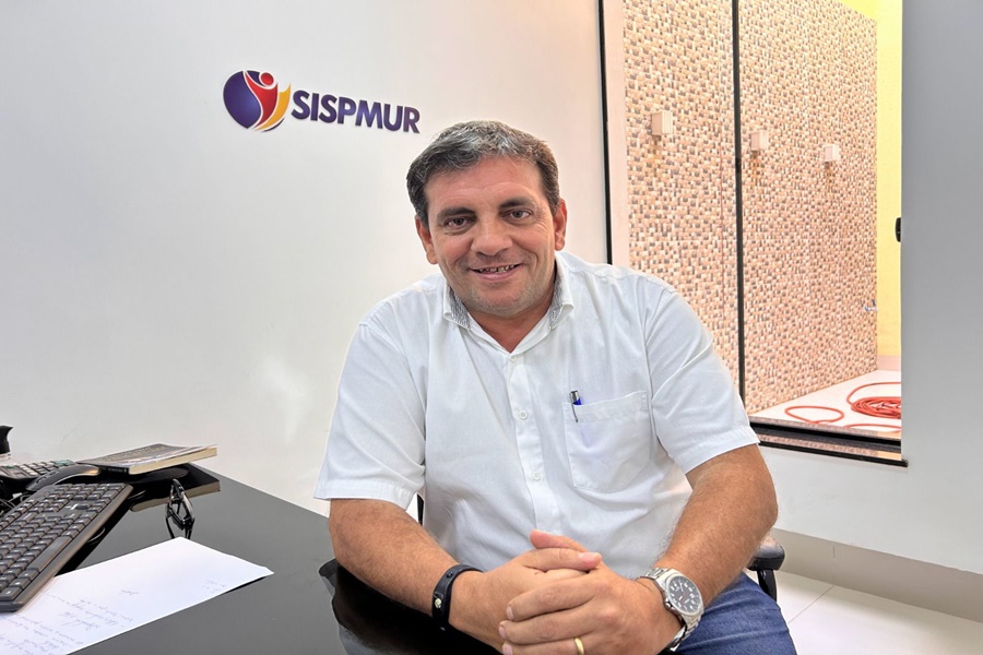 Professor Reuber é eleito novo presidente do SISPMUR - Agora MT